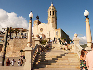 How to get to Sitges from Barcelona: complete guide | Hello Homes Sitges